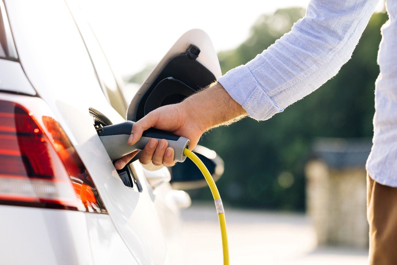 ¿Cuánto cuesta cargar un coche eléctrico en 2025?