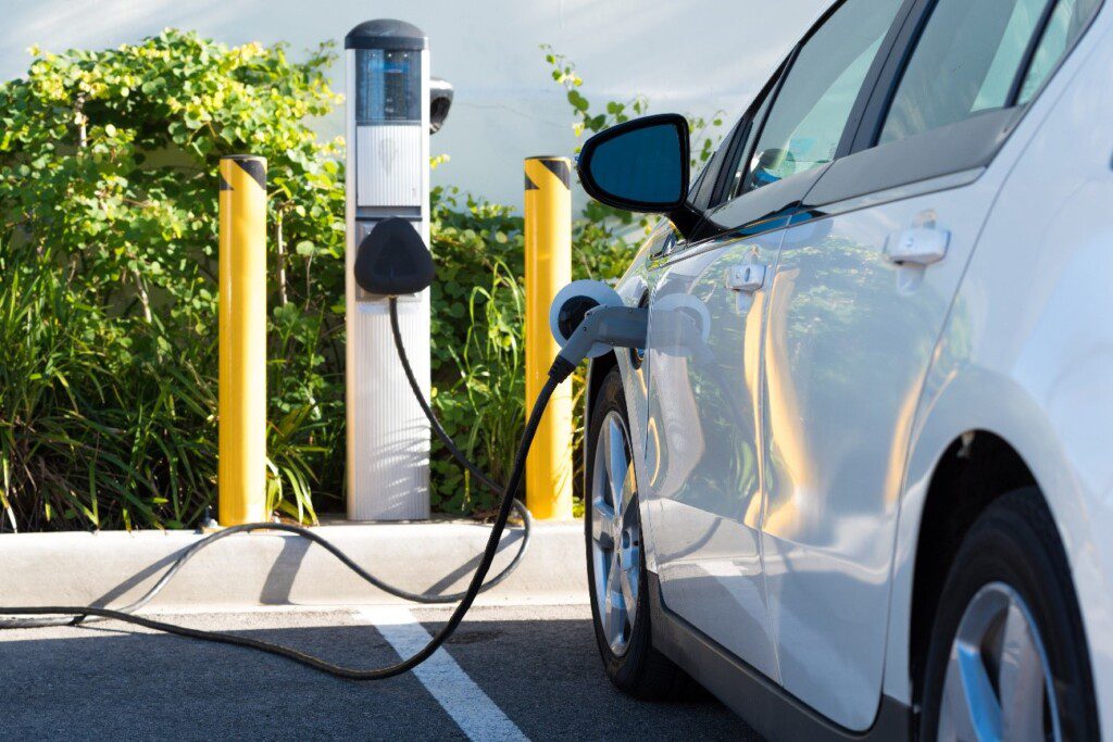 ¿Cuánto cuesta cargar un coche eléctrico en 2025?